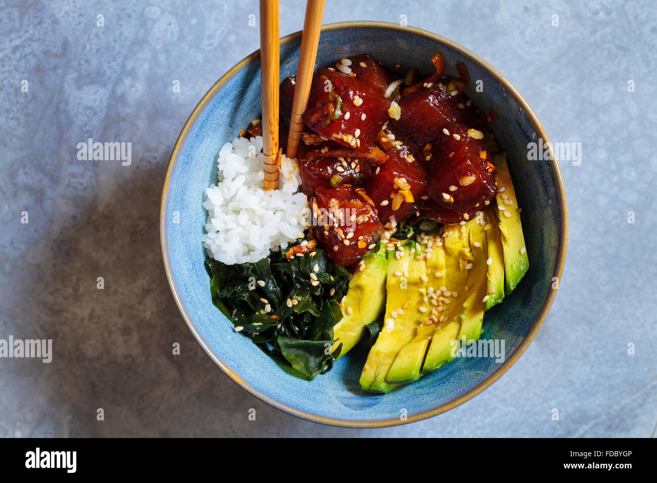 Salade plat poke Banque de photographies et d’images à haute résolution ...