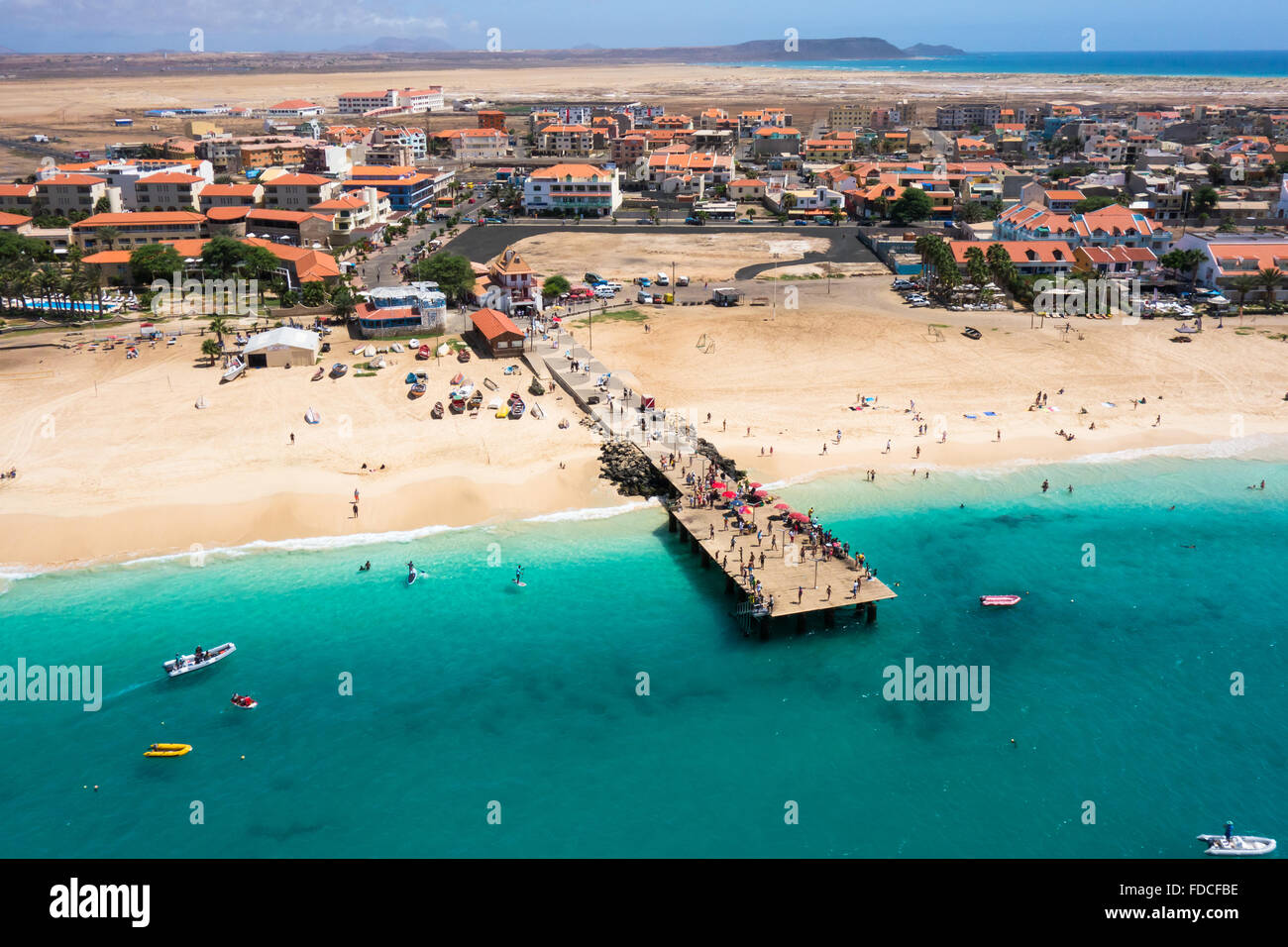 Vue aérienne de la plage de Santa Maria en ponton l'île de Sal Cap Vert ...