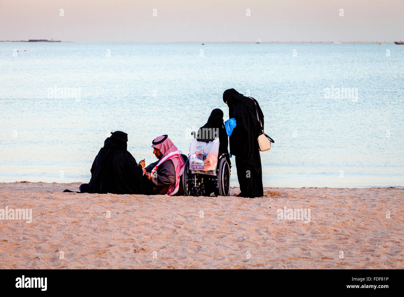 Burqas sur la plage Banque de photographies et d’images à haute ...