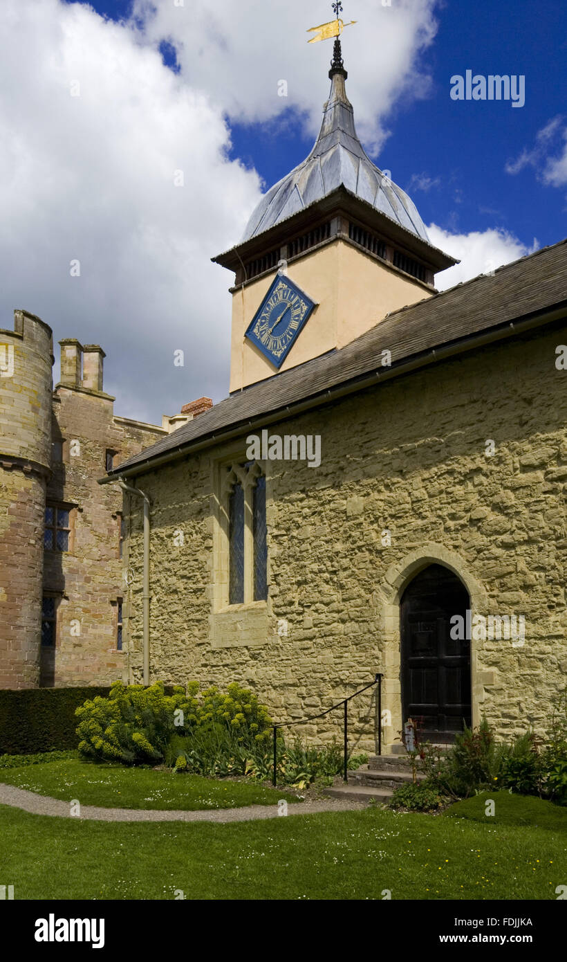 L'église de St Michel, construit au xive et xve siècles de pierre ...