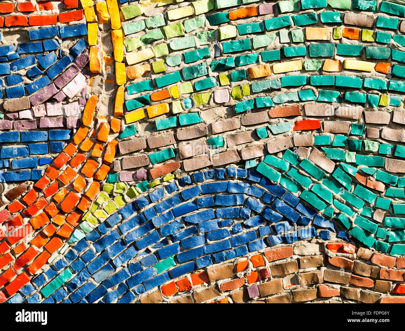 Texture mosaïque colorée en diagonale sur le mur Photo Stock - Alamy
