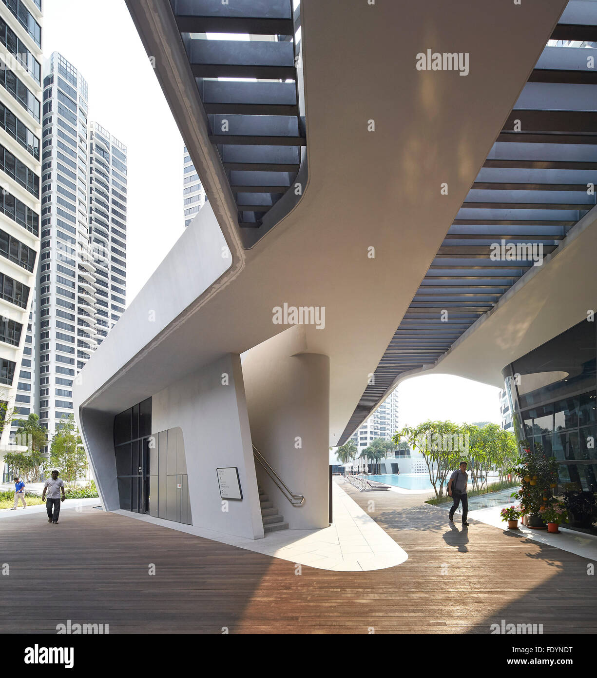 Passage couvert dans l'espace de circulation. d'Leedon Singapour ...