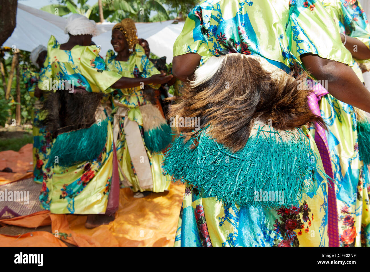 Groupe de danse ougandais Banque de photographies et d’images à haute ...