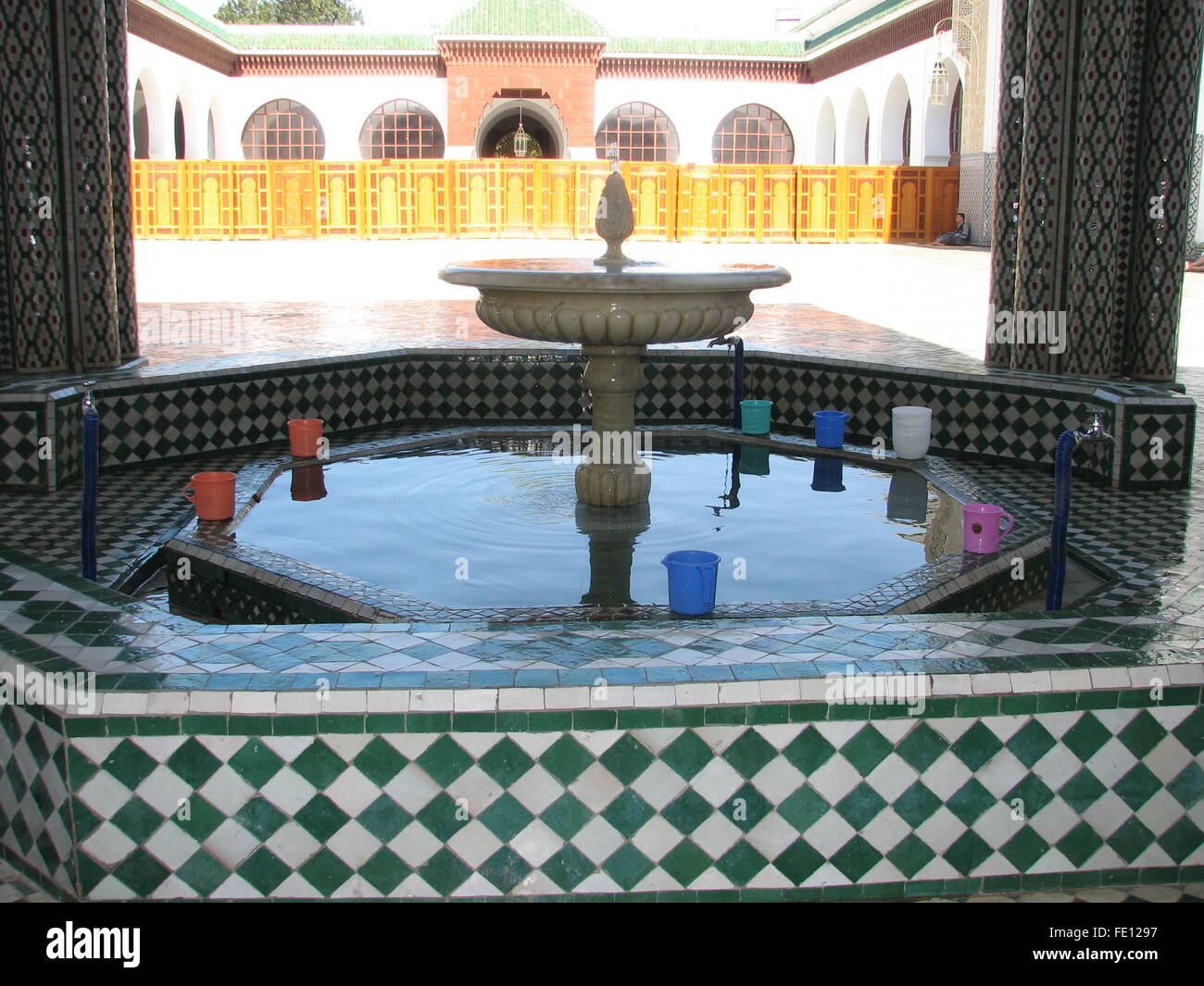 Zone d'ablution à la mosquée Sunna, la plus grande mosquée de Rabat ...