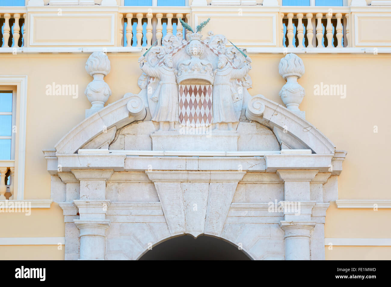 Monaco Palais du Prince, avec le blason au-dessus de l'entrée dans une ...