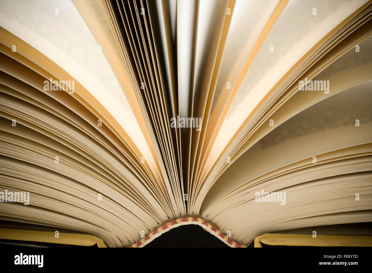 Vieux livre ouvert Banque de photographies et d’images à haute ...