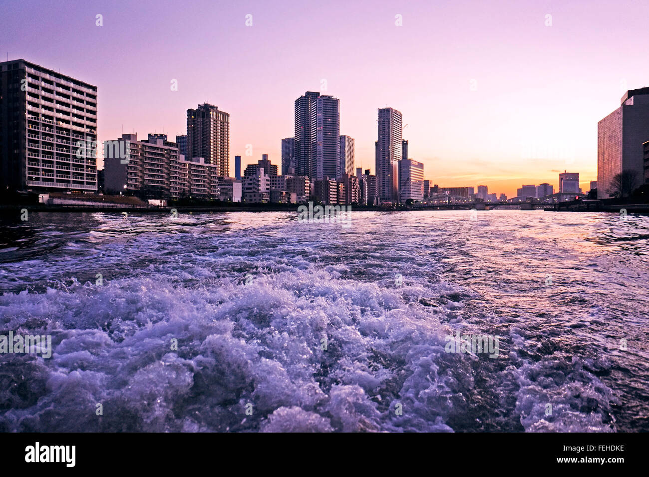 La métropole de tokyo Banque de photographies et d’images à haute ...