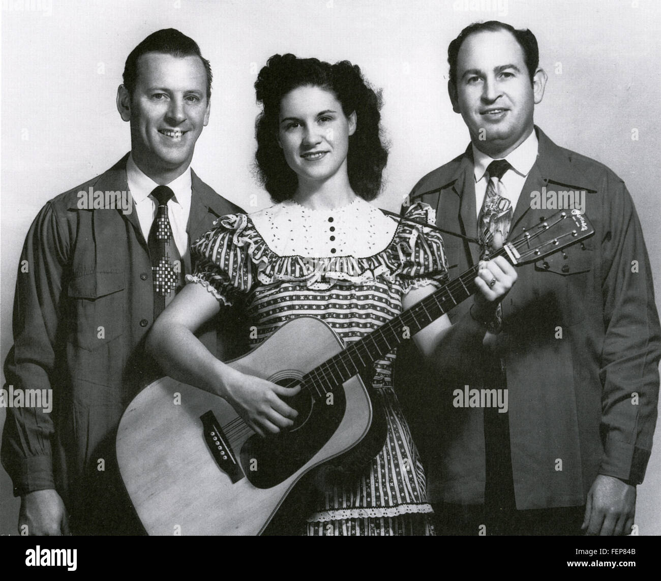 KITTY WELLS American musicien country à propos de 1950 à gauche avec ...