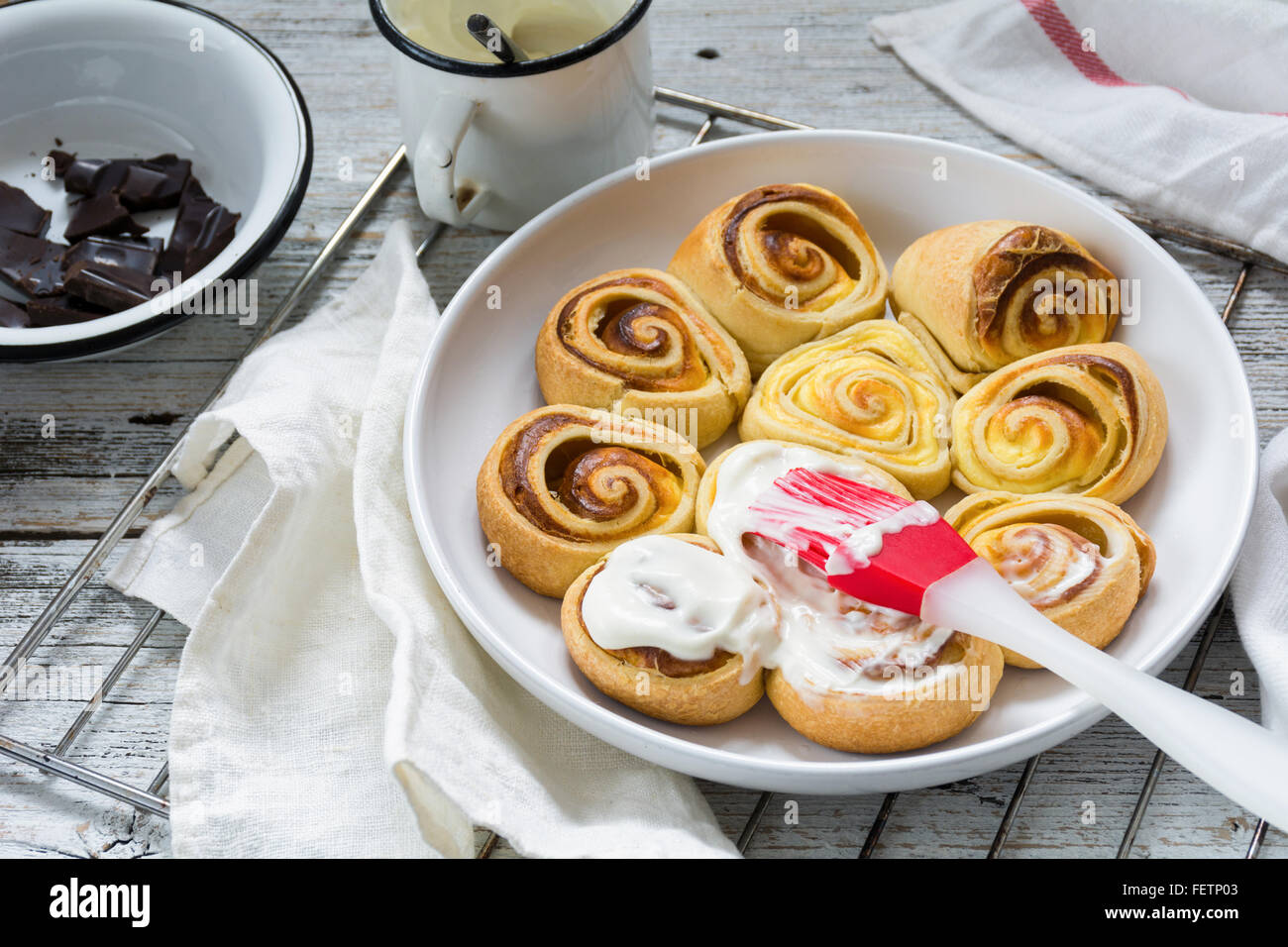 Délicieux rouleaux de pâte feuilletée (swirl) avec remplissage sucré ...