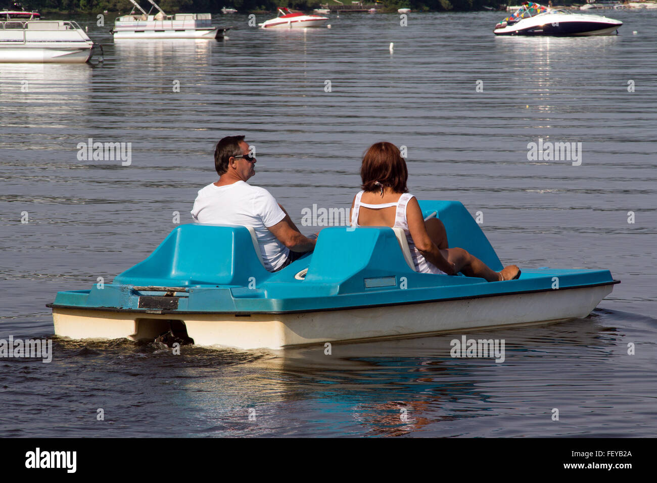 Pedalo boat Banque de photographies et d’images à haute résolution - Alamy