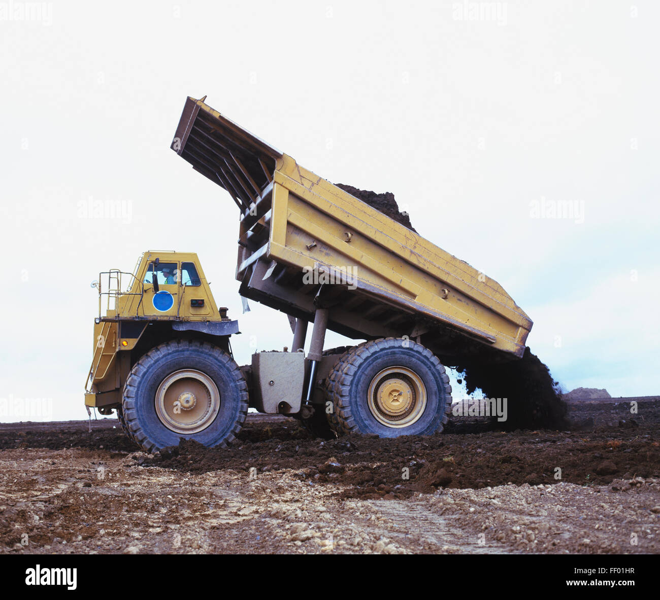 Man tipper truck Banque de photographies et d’images à haute résolution ...