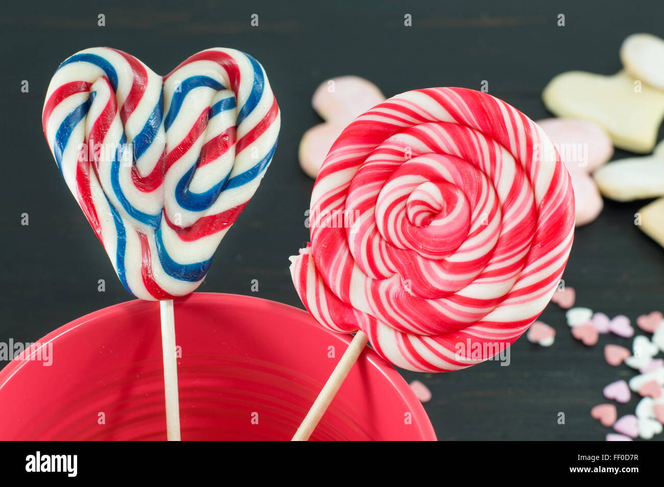 Sucette en forme de coeur rouge Banque de photographies et d’images à ...