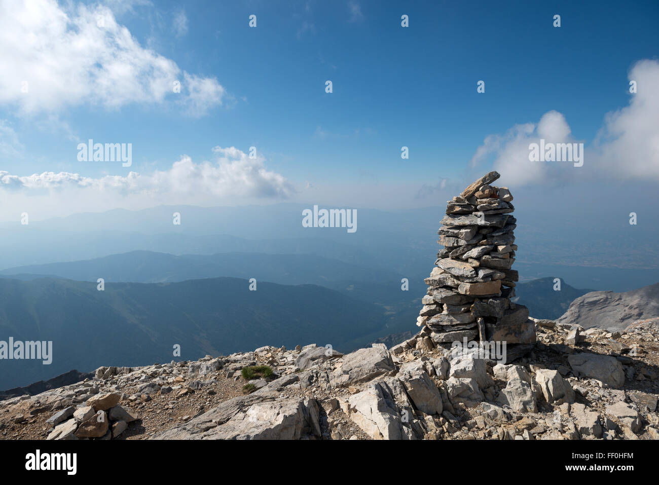 Sur le sommet du Mont Olympe - la plus haute montagne en Grèce Photo ...