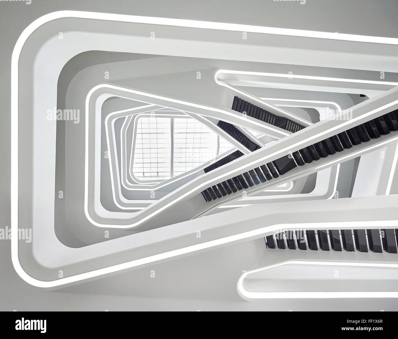 Atrium staircase skylight Banque de photographies et d’images à haute ...