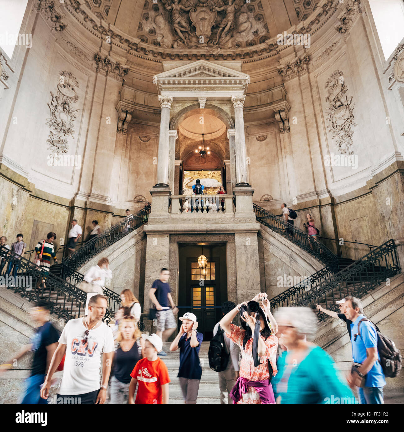 STOCKHOLM, Suède - 30 juillet 2014 : les touristes visiter et ...