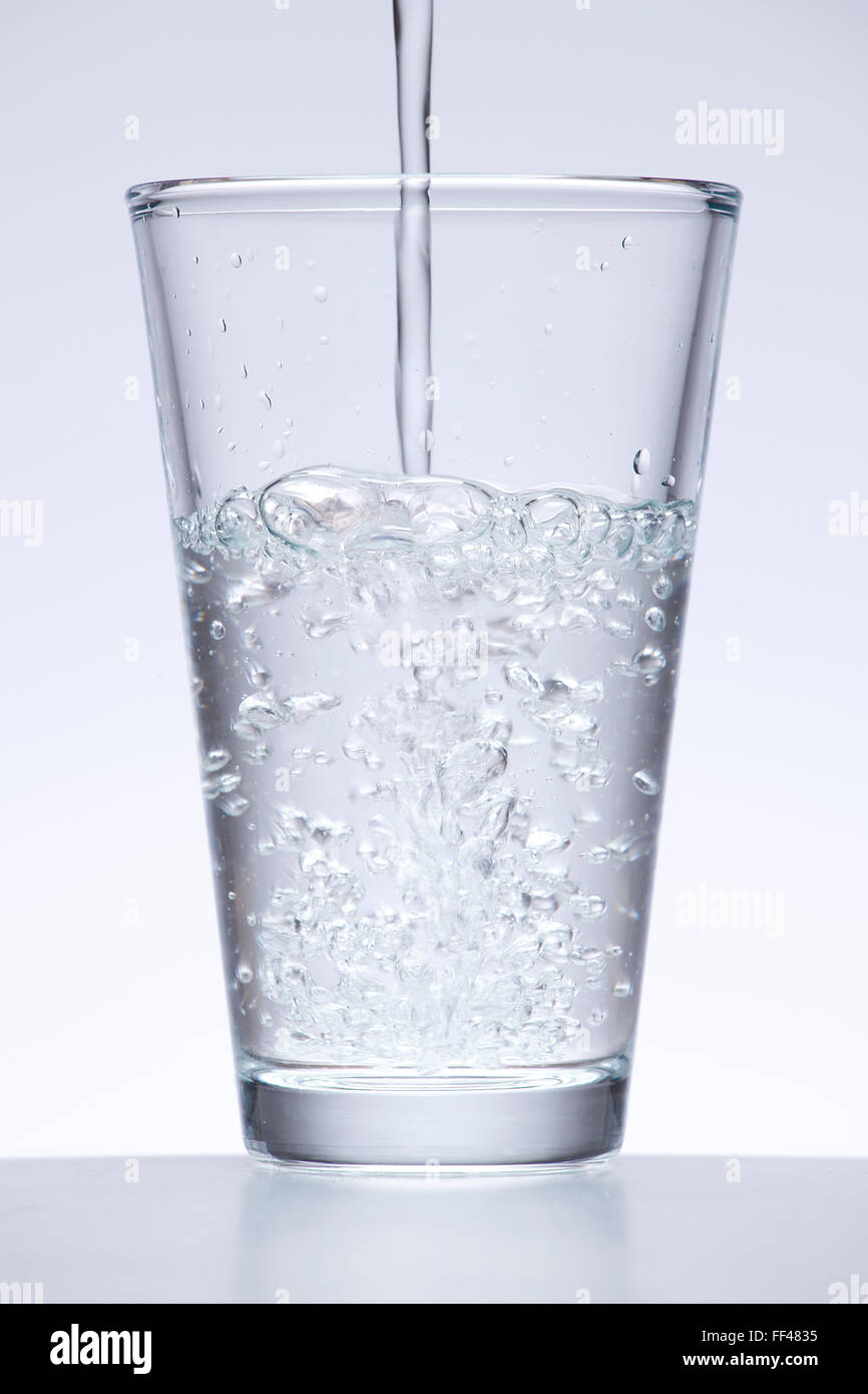 Verre d'eau Banque de photographies et d’images à haute résolution - Alamy