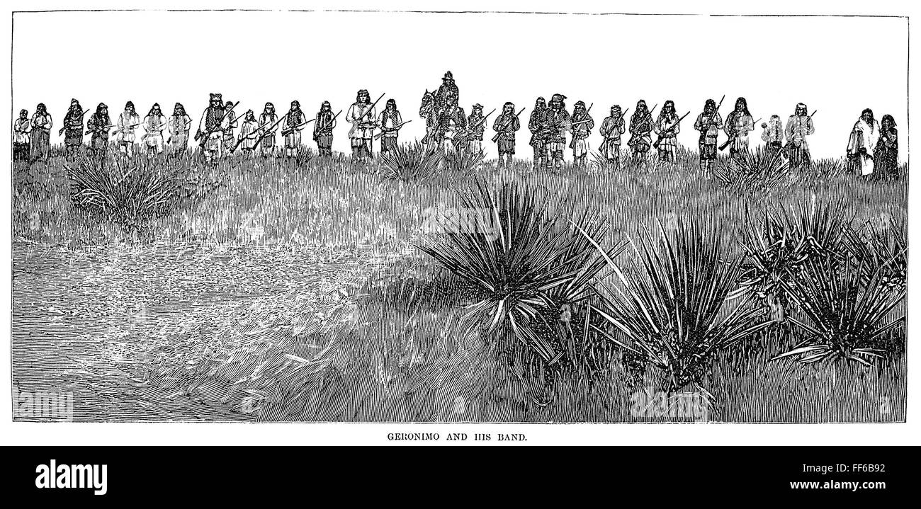 GERONIMO (1829-1909). NAmerican /chef Apache. Geronimo, à cheval, et ...