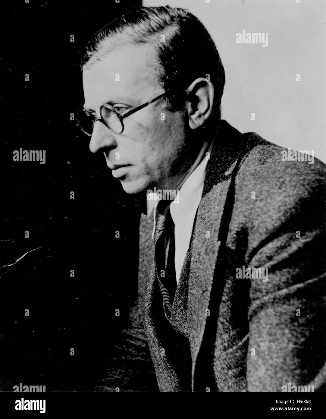 Portrait de jean paul sartre Banque d'image et photos - Alamy