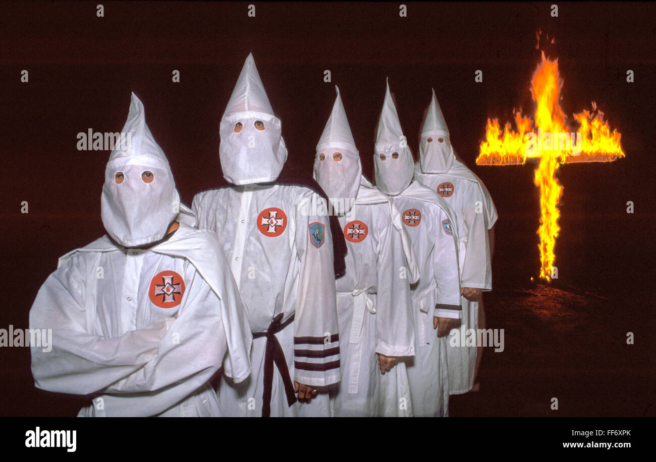Ku klux klan cross burning Banque de photographies et d’images à haute ...