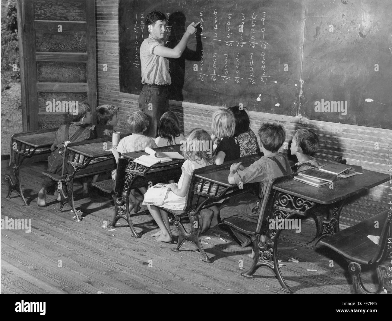 L'ÉCOLE PRIMAIRE. /NA école rurale dans le Sud américain dans les ...