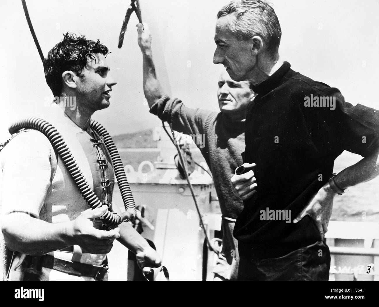 JACQUES Cousteau (1910-1997). /NFrench océanographie. Cousteau (droite ...