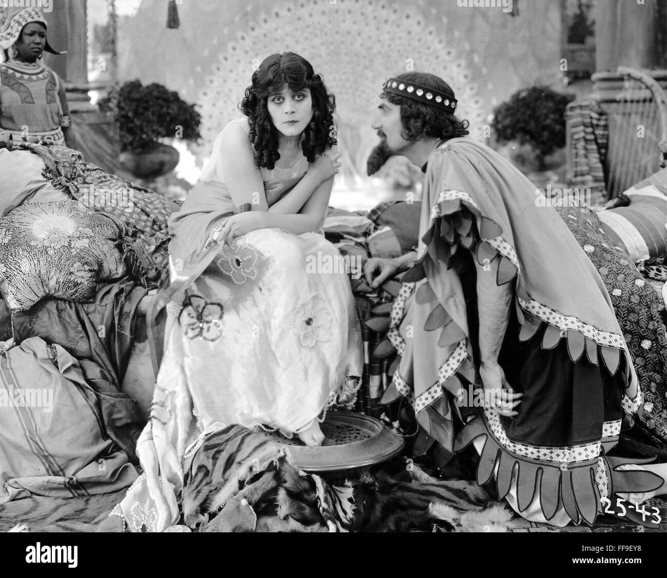 THEDA BARA (1885-1955). /NNΘe Theodosia Goodman. L'actrice américaine ...