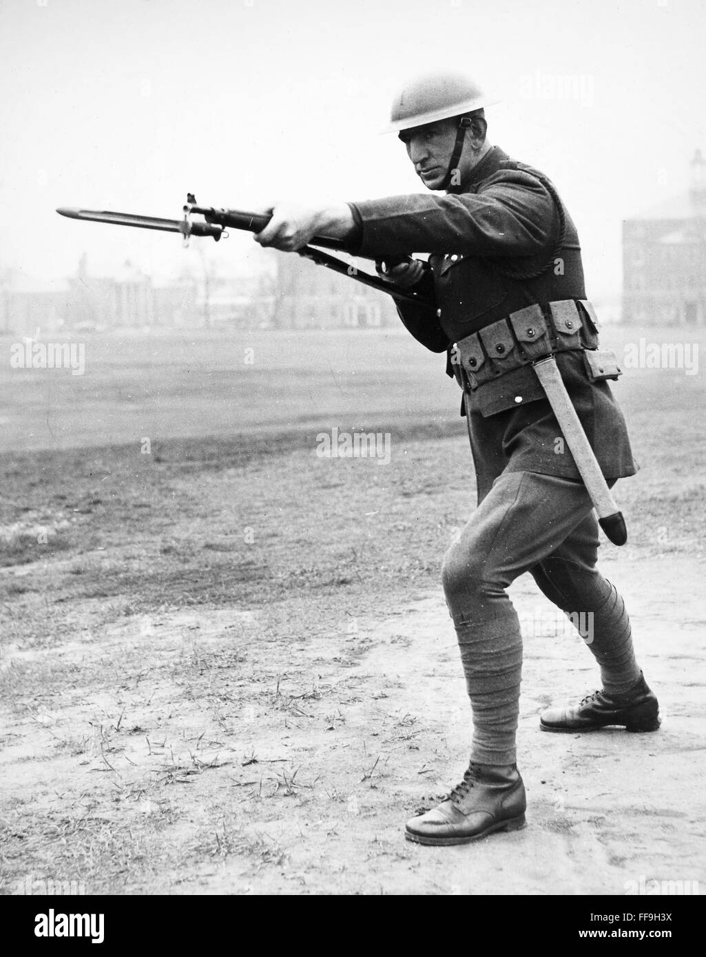 La PREMIÈRE GUERRE MONDIALE : fantassin. /NU.S. Fantassin avec un ...