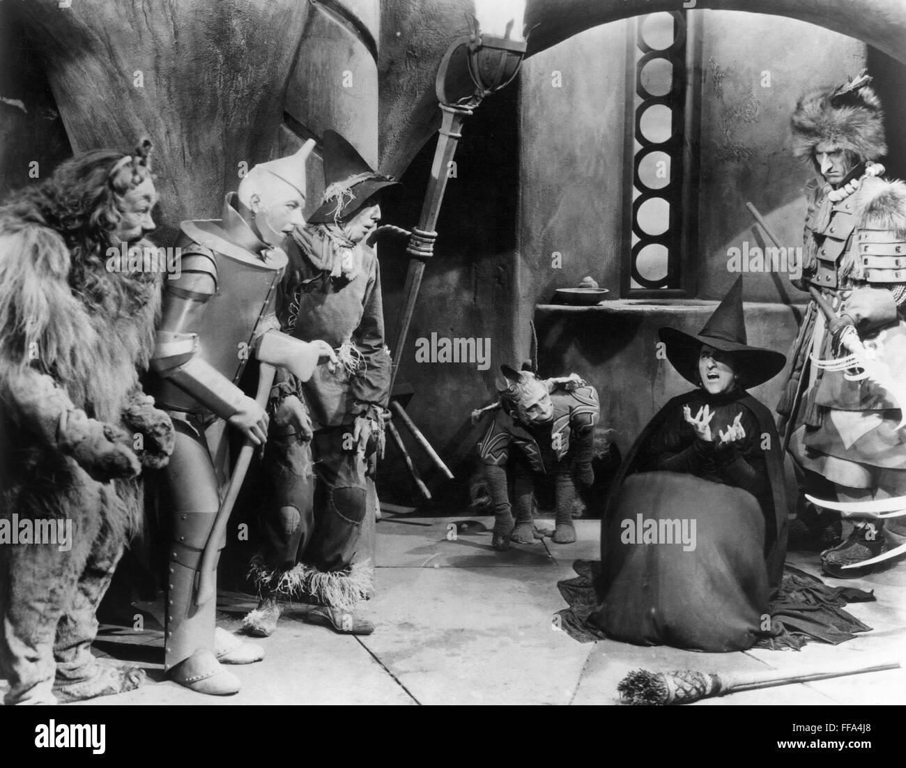 WIZARD OF OZ, 1939./NLE Méchante Sorcière de l'Ouest (Margaret Hamilton ... WIZARD OF OZ, 1939./NLE Méchante Sorcière de l'Ouest (Margaret Hamilton ...