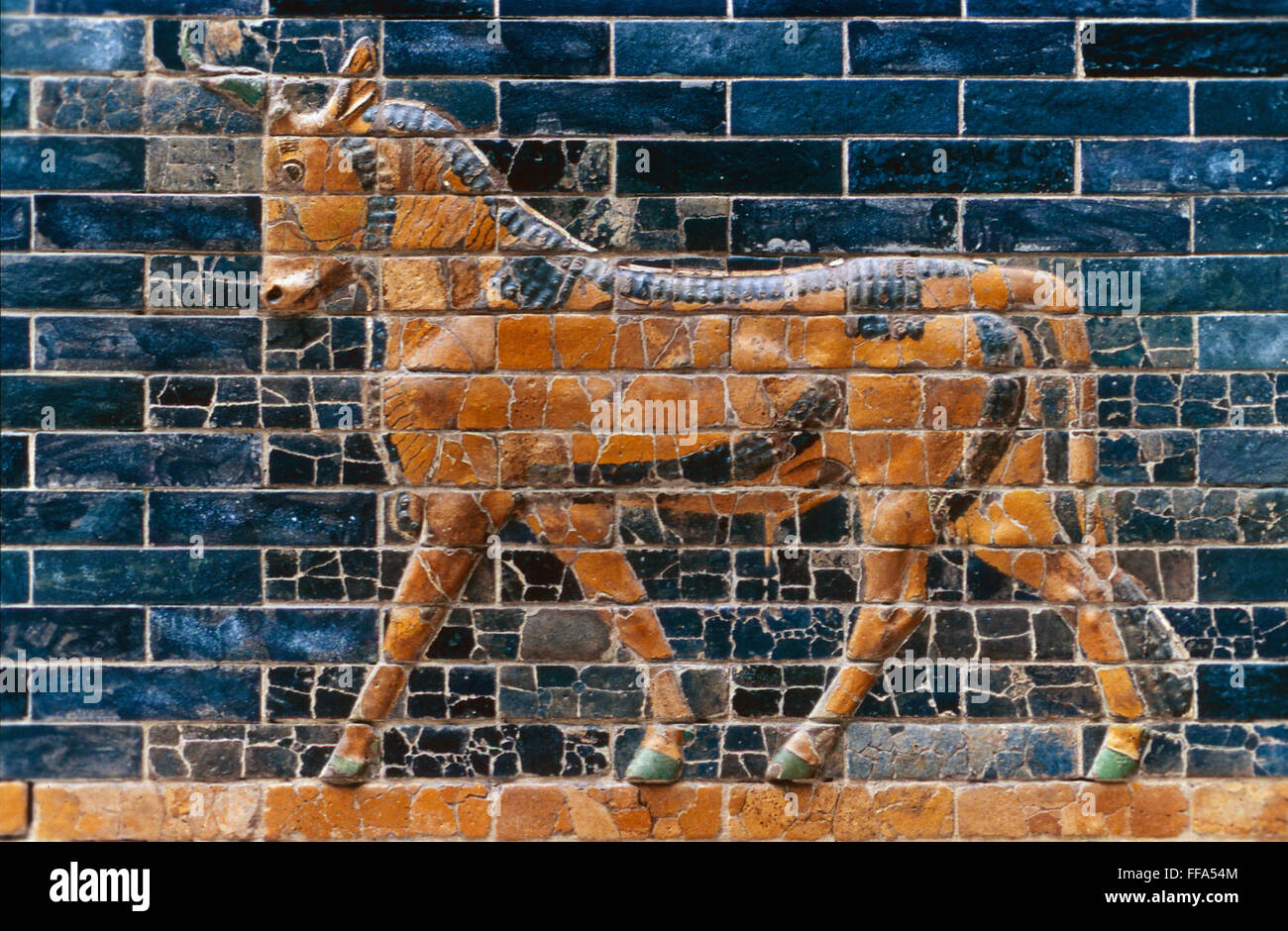 Babylone : ISHTAR GATE 600 B.C. /nGlazed brique émaillée de bull la ...