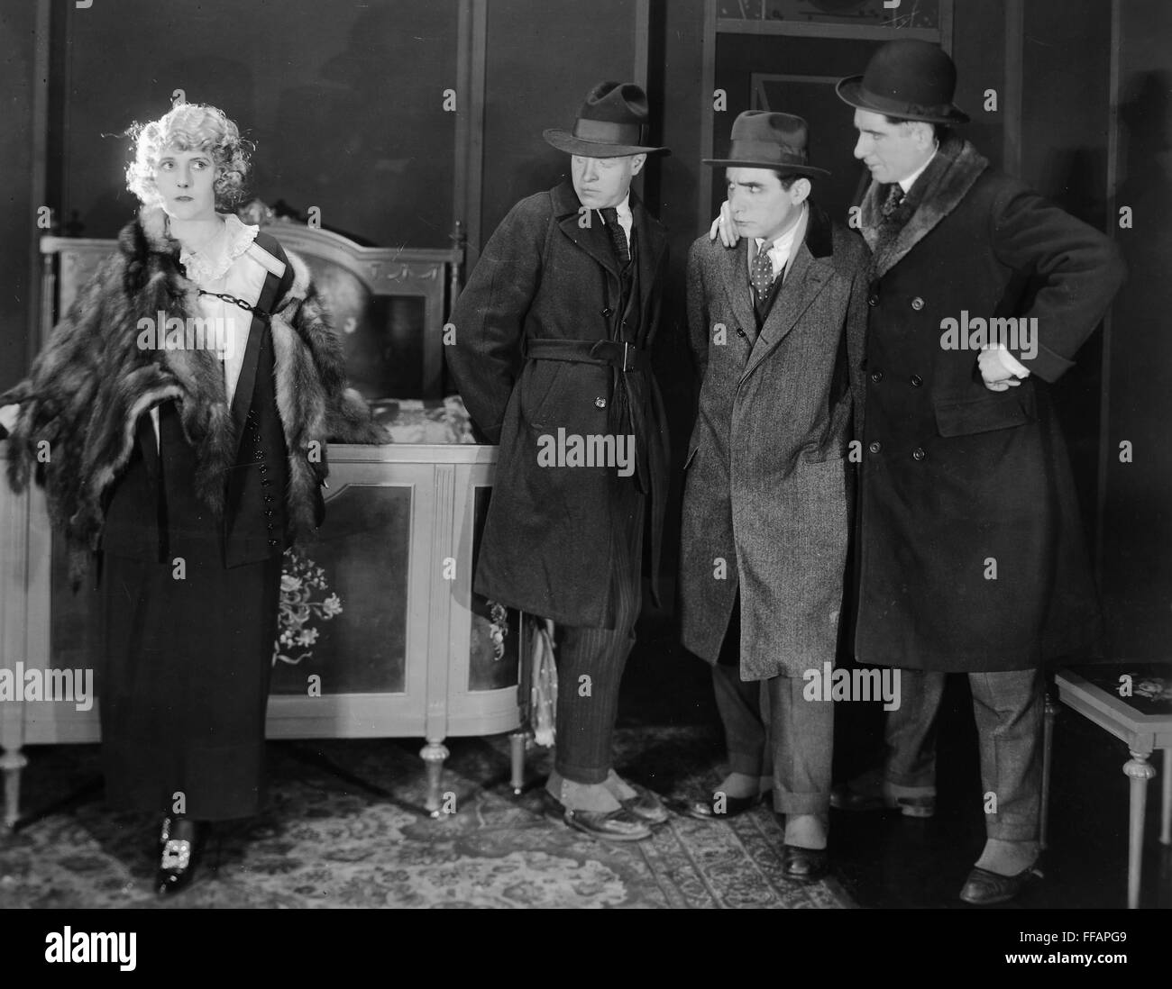 PEARL WHITE (1889-1938). NAmerican /actrice. Dans 'Le Secret' noir ...