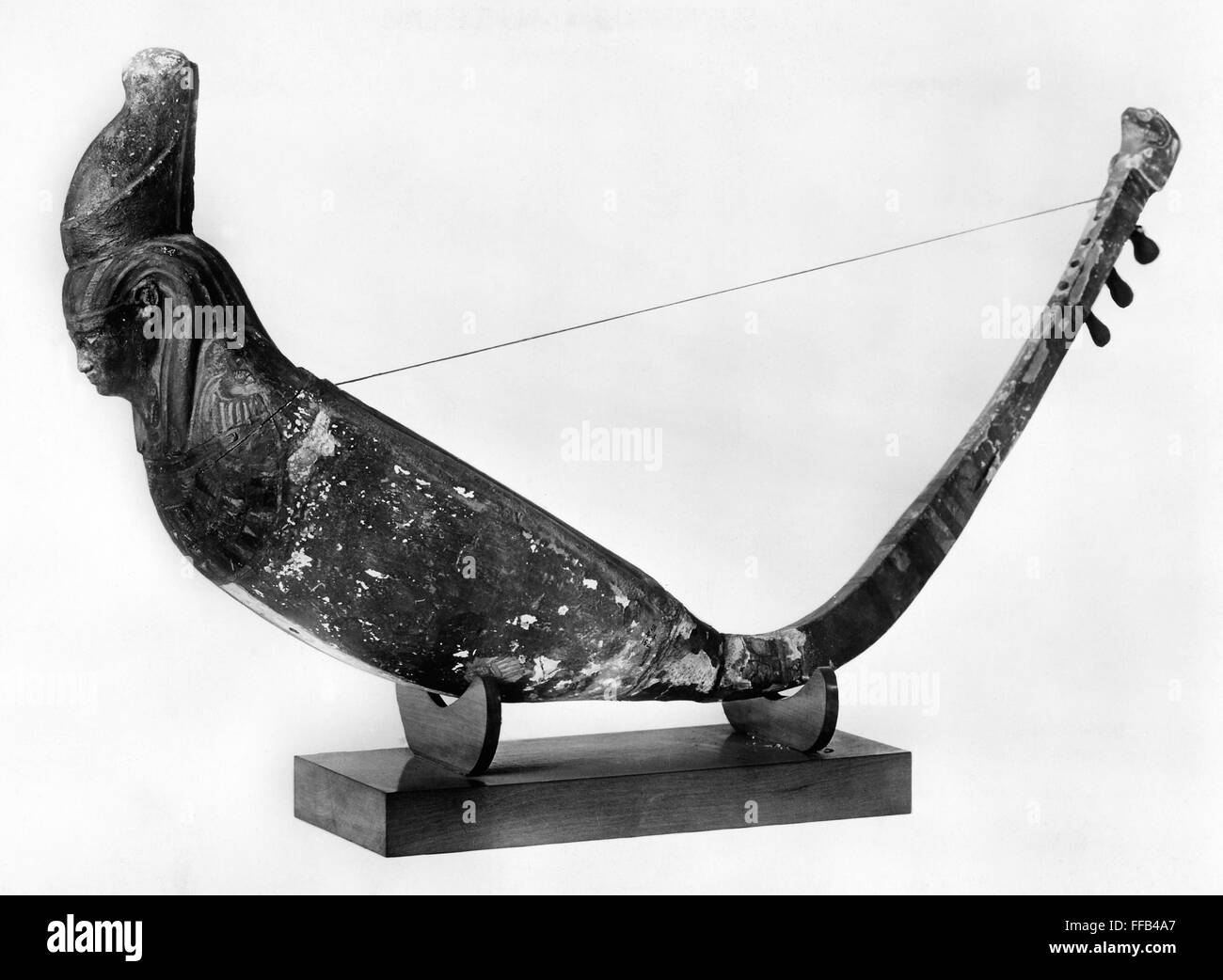 Harpe égyptienne, 1400 B.C. /nEgyptian cinq cordes de bois, avec une ...