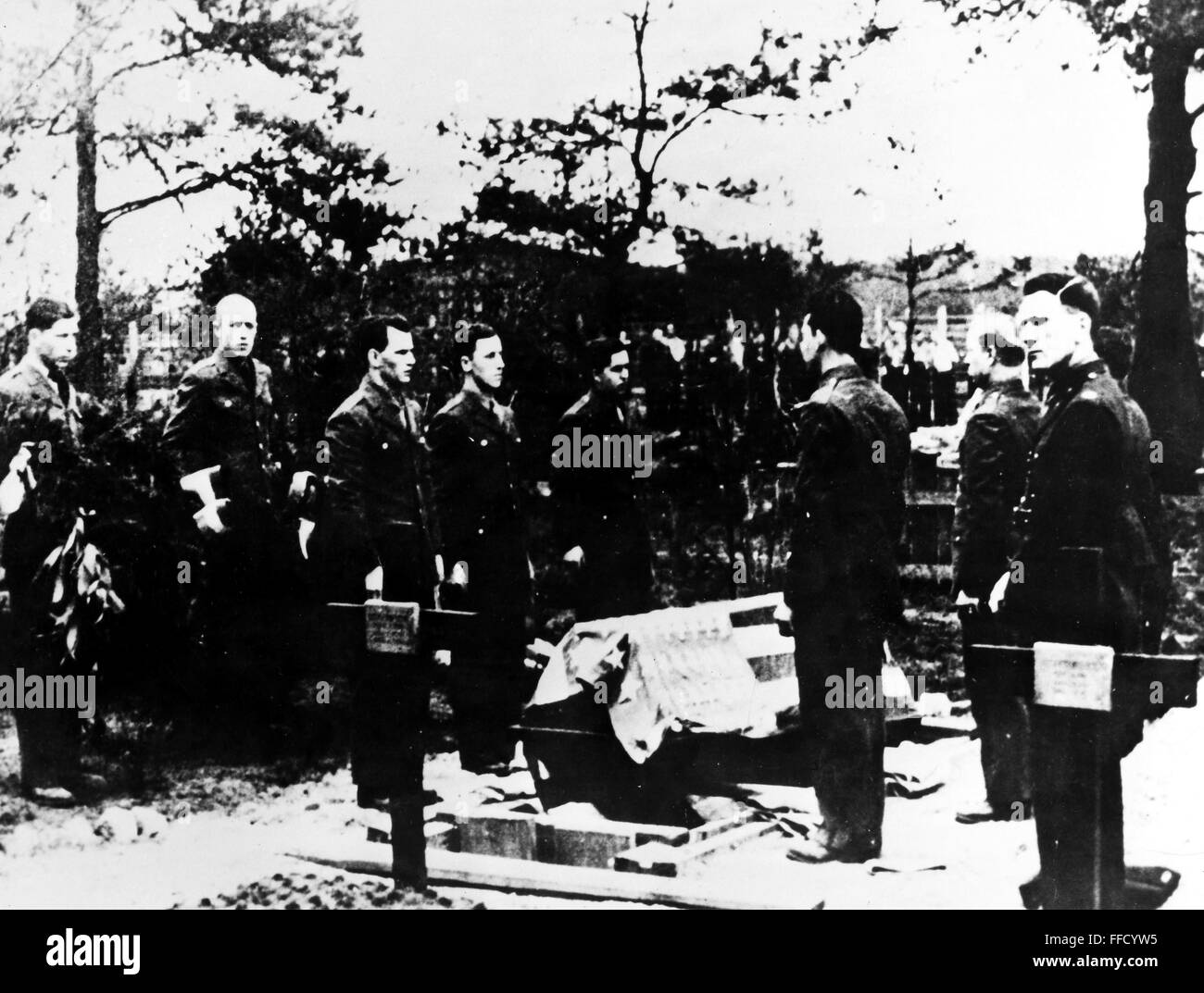 WORLD WAR II : STALAG III. /NAn funérailles militaires américaines au ...