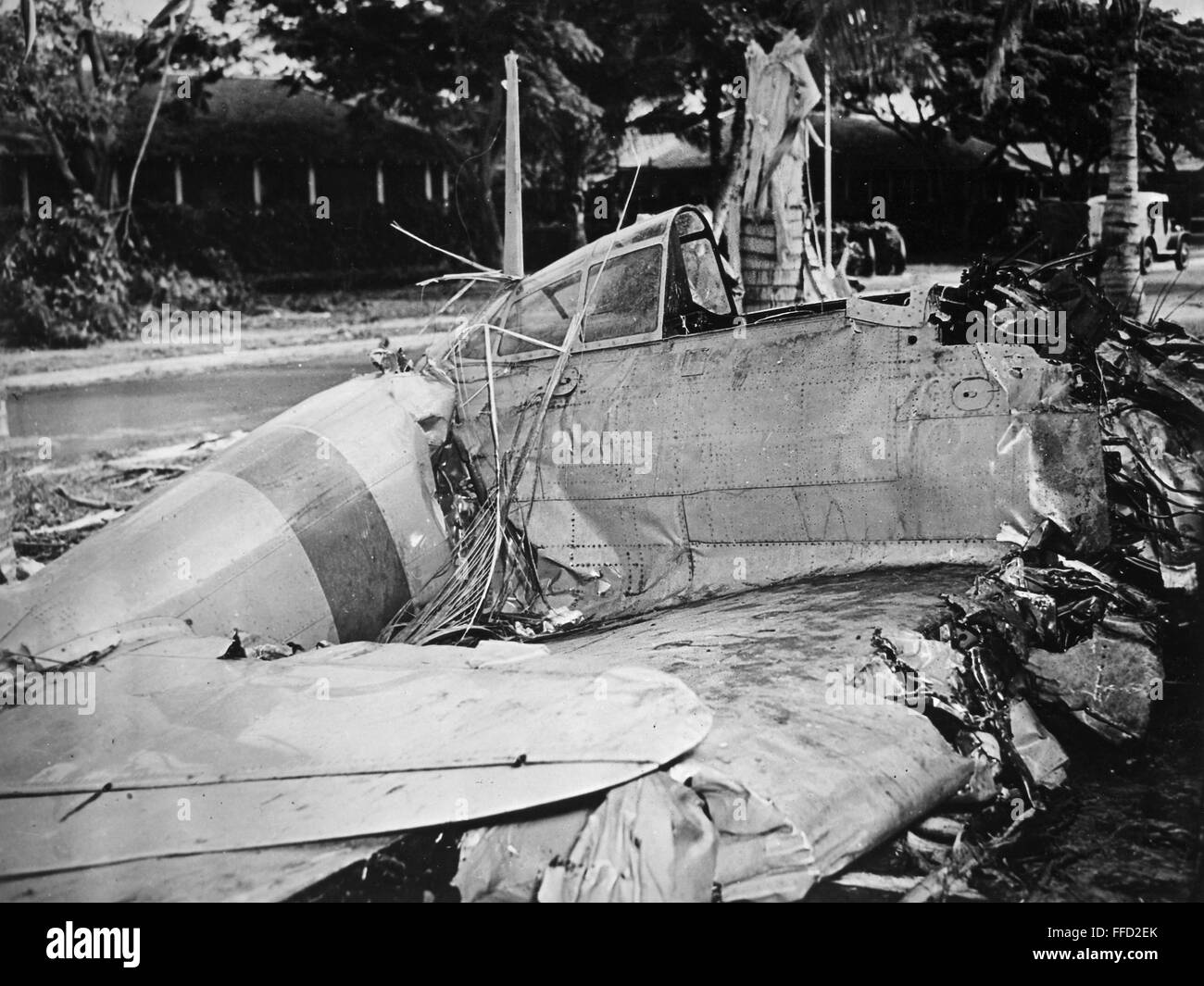 WORLD WAR II : PEARL HARBOR. /Nl'épave de l'écrasement d'un chasseur ...