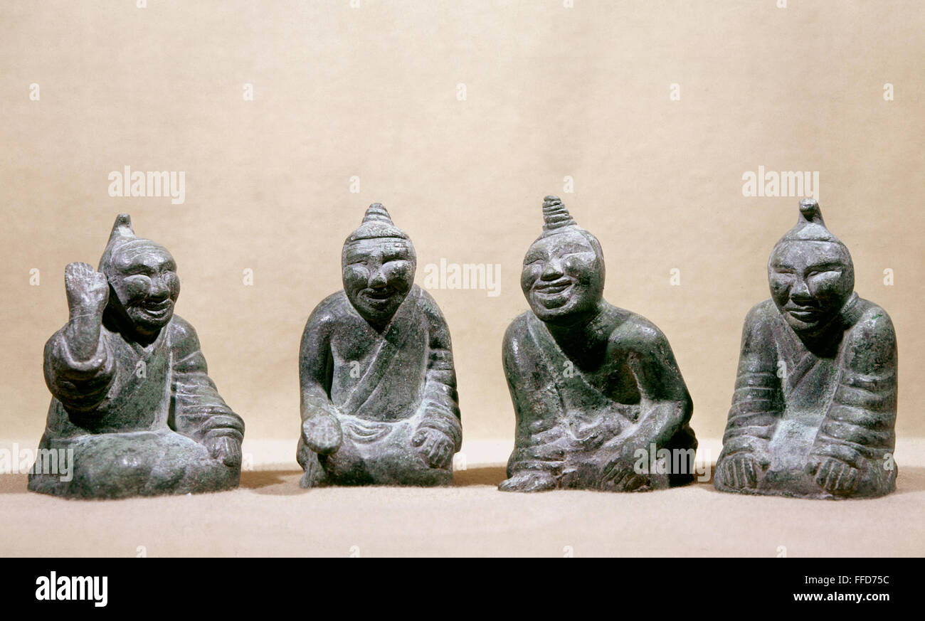 Chine : les figures de bronze. /NFour assis chinois chiffres bronze ...