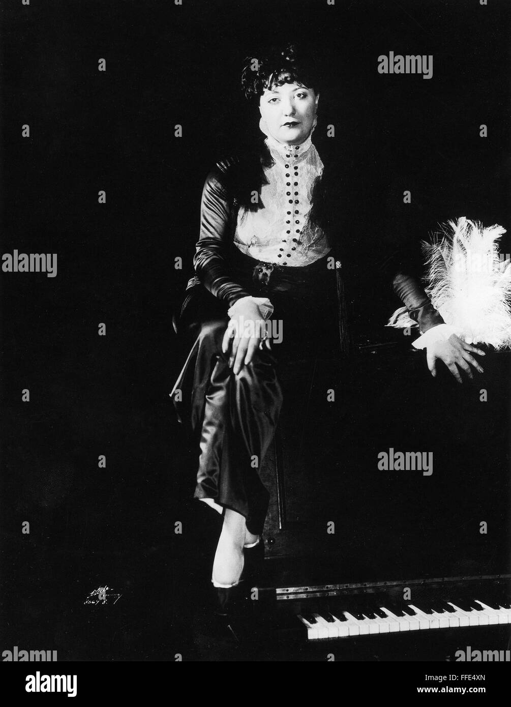 HELEN MORGAN (1900-1941). La chanteuse et actrice/nAmerican. Morgan ...