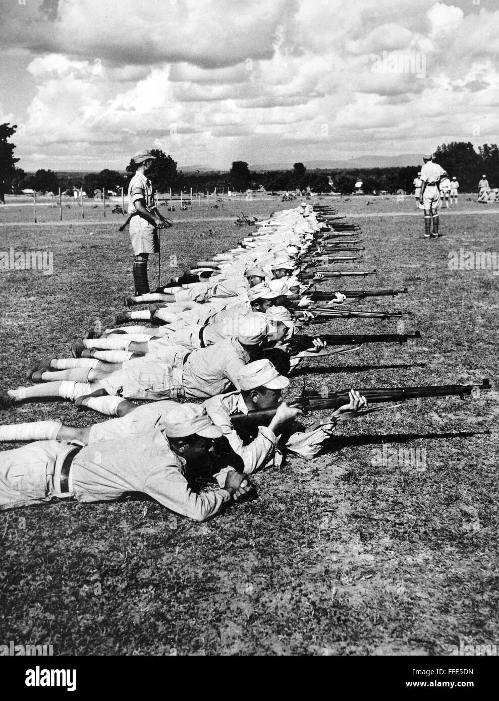 Chine : CLASSE FUSIL, c1942. /NChinese instructeurs qui ont déjà réussi ...