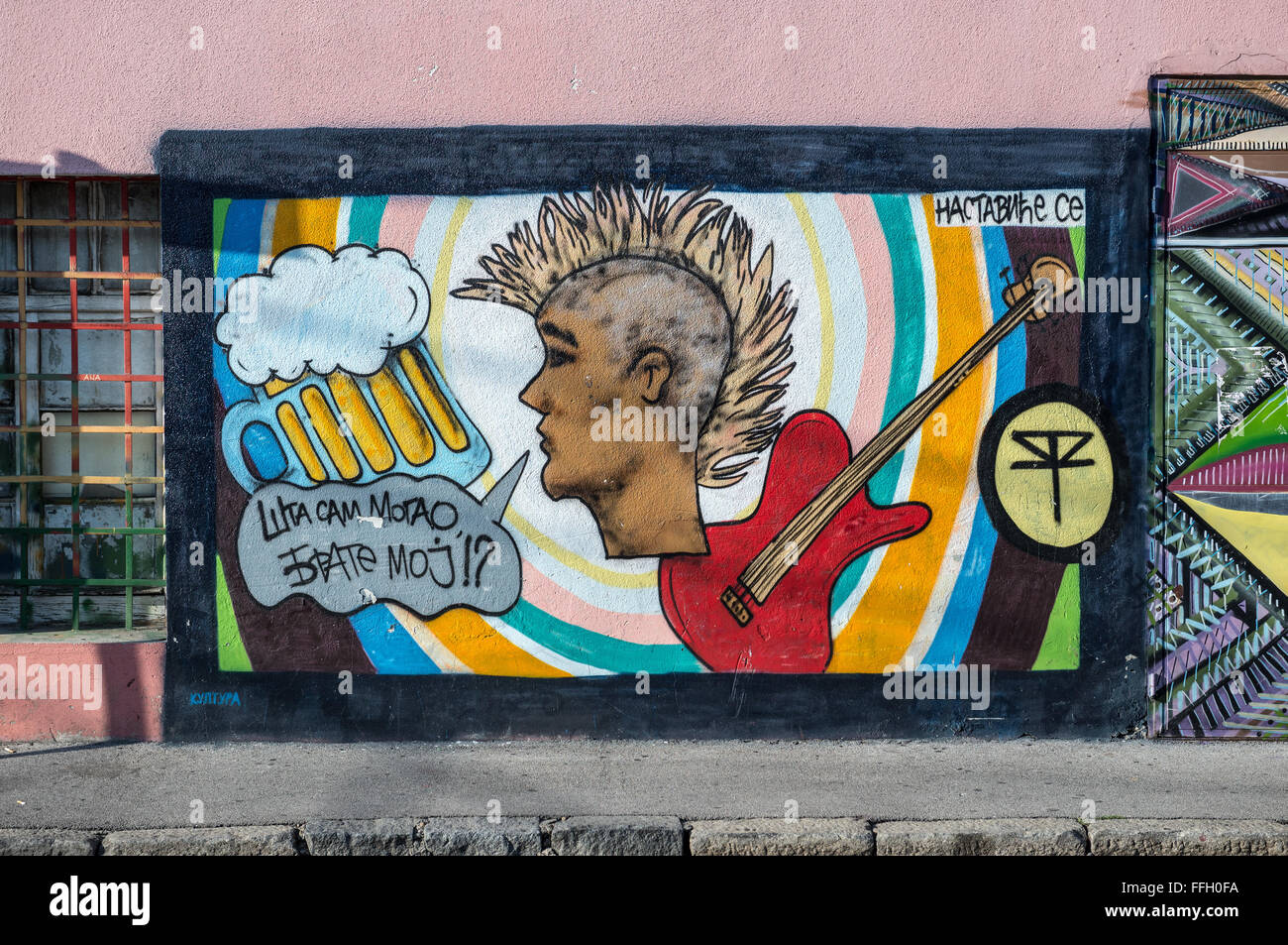 Graffitis au Travnicka Street dans le quartier de Savamala, Belgrade ...