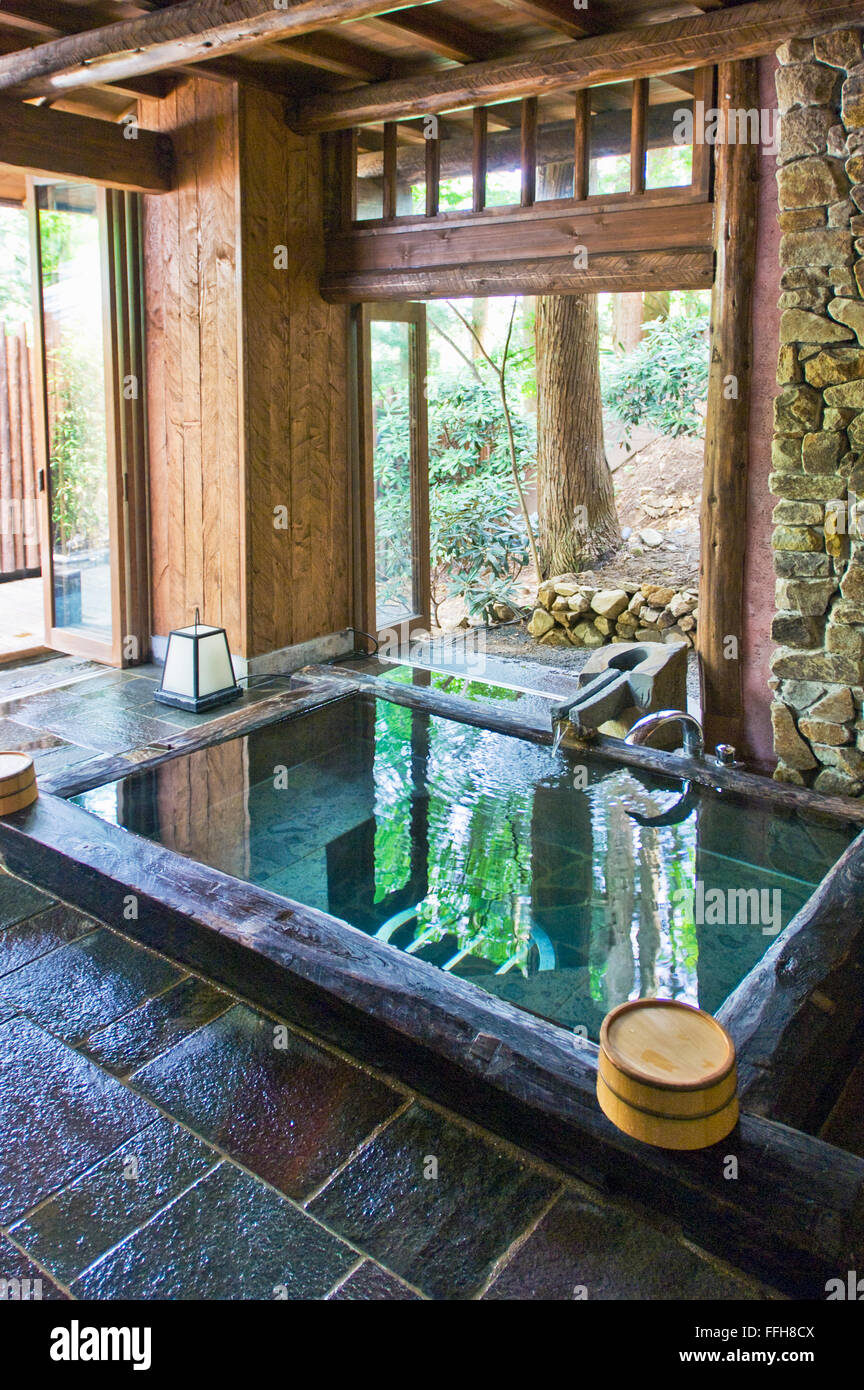 La salle de bains onsen japonais à Seni Onsen à Nagano, Japon Photo ...