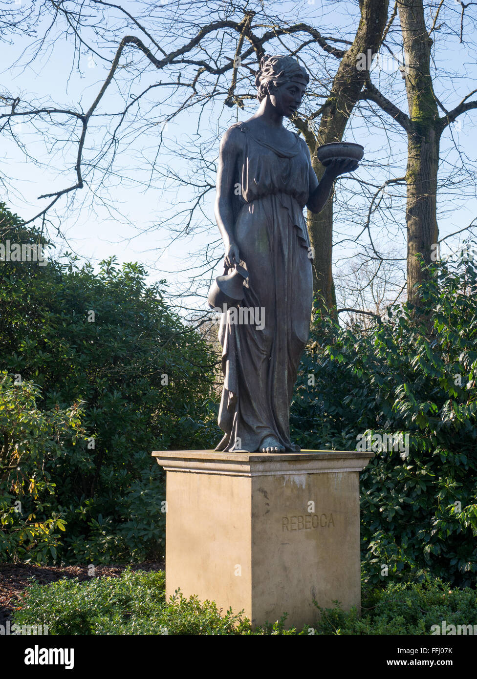 Statue de Rebecca au puits d'Alexandra Park, Oldham Photo Stock - Alamy