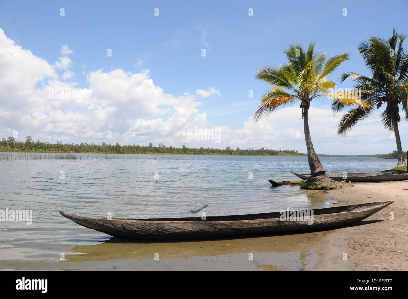 Un pirogue sur la plage de Madagascar Photo Stock - Alamy