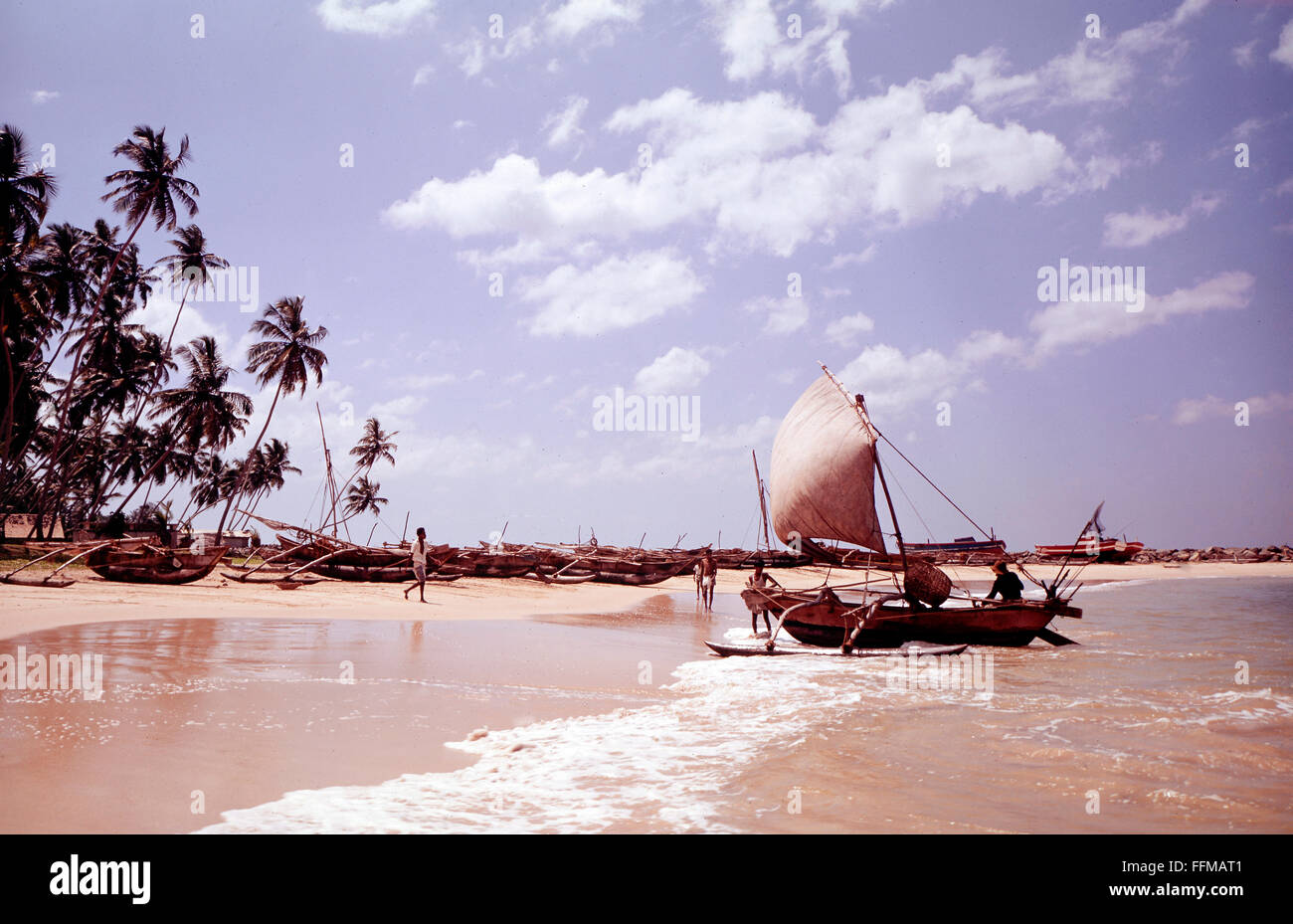 Géographie / Voyage, Sri Lanka, Hikkaduwa, plages, canoë-kayak avec ...