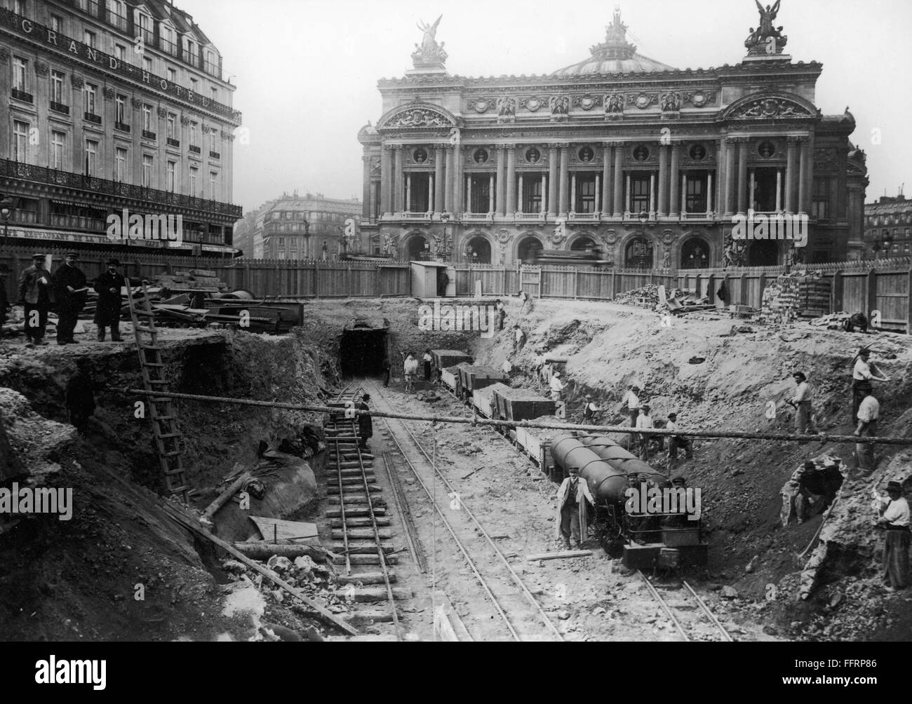 FRANCE : PARIS MÉTRO, c1900. /NExcavation pour une ligne de métro en ...