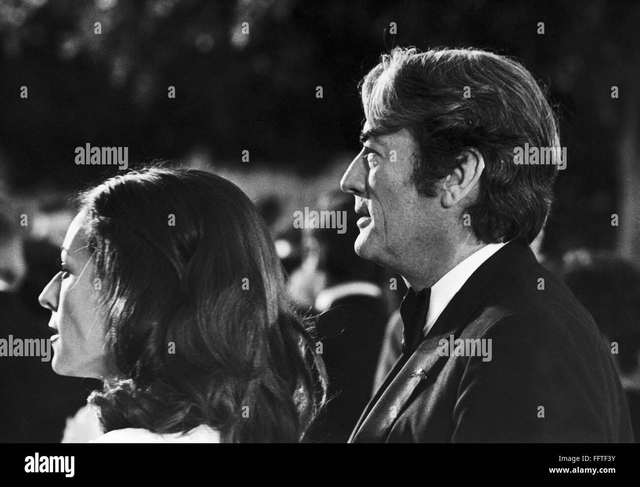 GREGORY PECK (1916-2003). /NAmerican acteur. Photographié avec sa femme ...