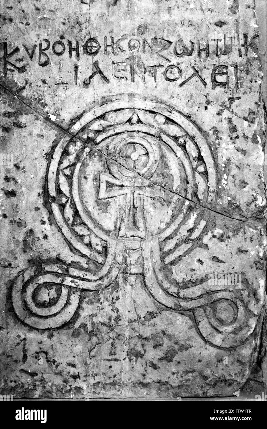 Croix copte. NRelief /d'une stèle funéraire copte, 5e siècle de notre ...