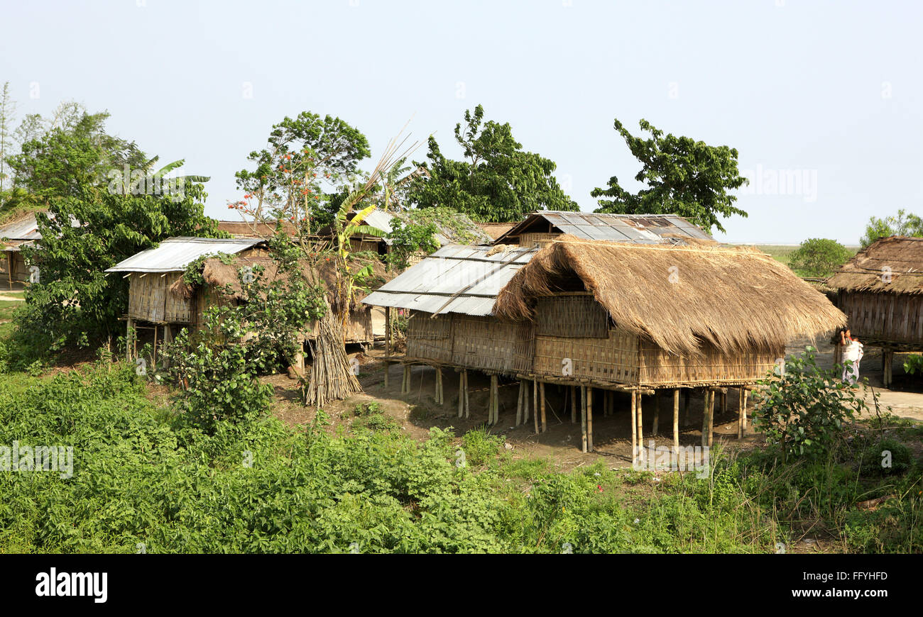 Maisons en bambou et bois Banque de photographies et d’images à haute ...