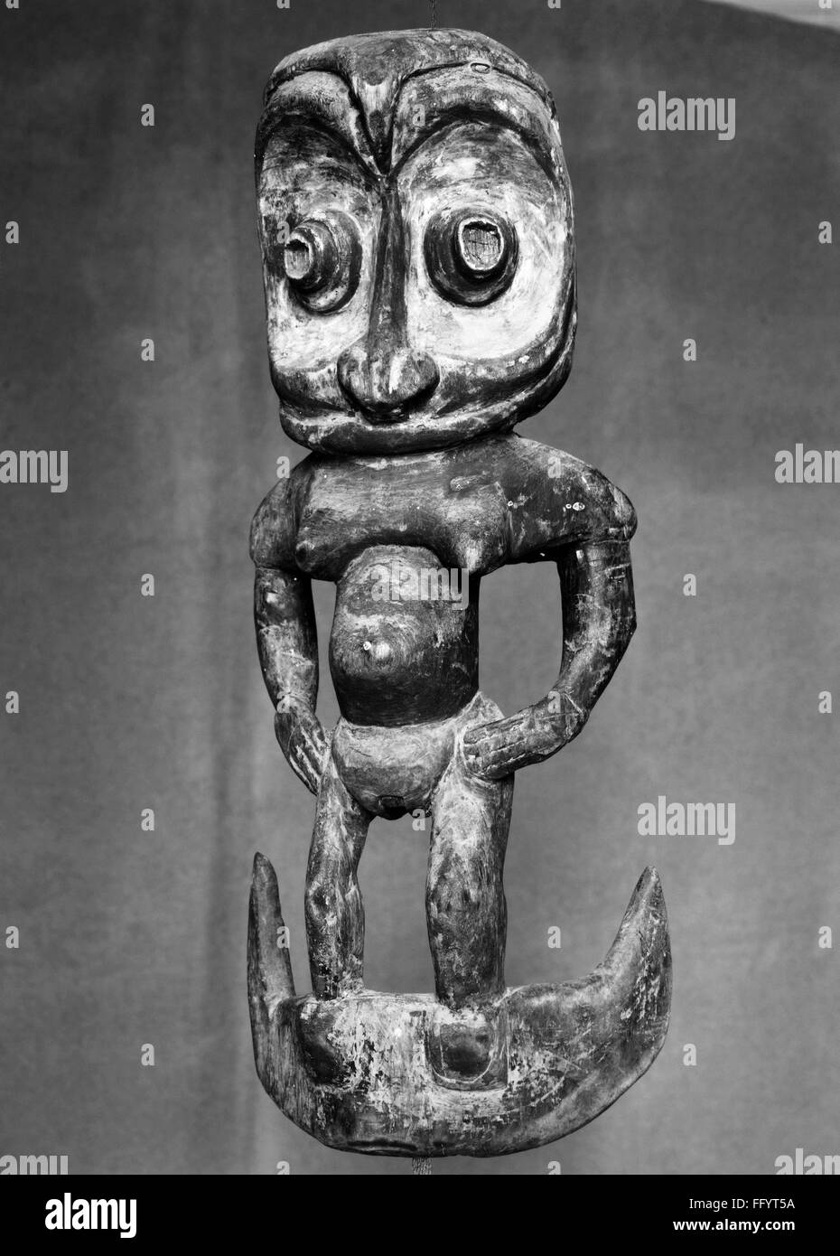 Guinée : LA FIGURE. Crochet de suspension /nCarved Tchambuli chiffre ...