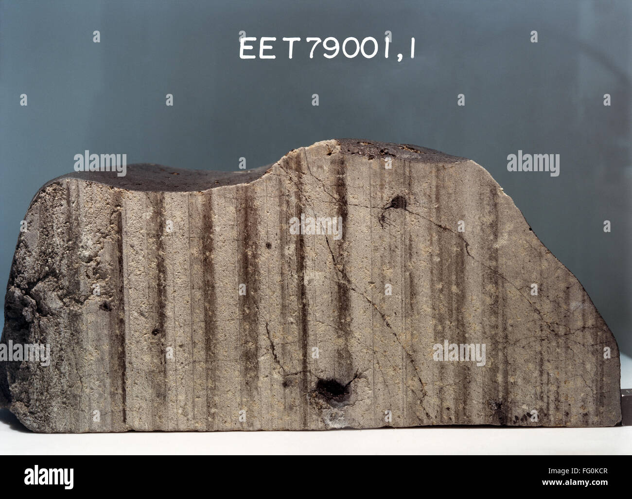 Météorite, c1980. /NCross-section d'une météorite shergottites pensé ...