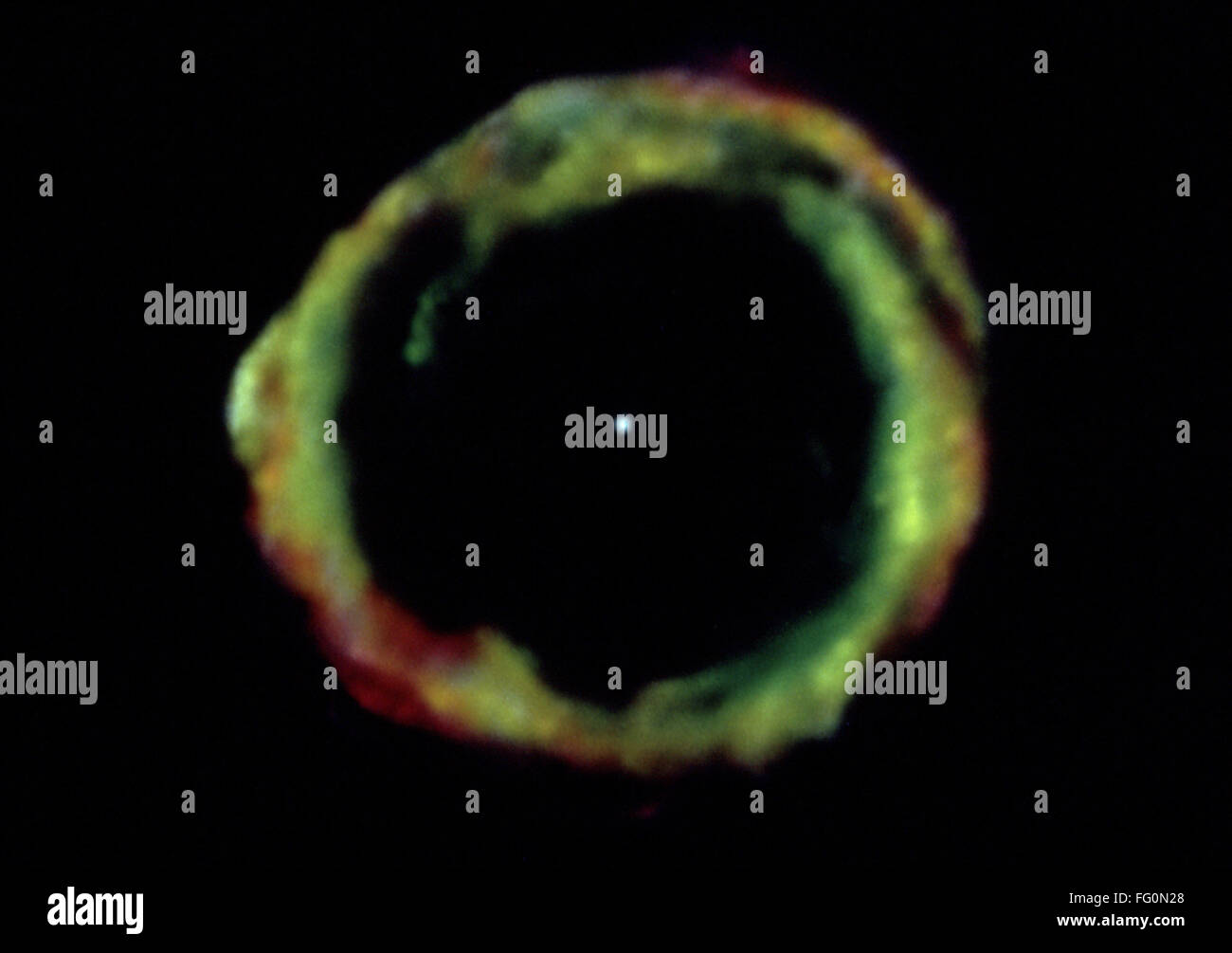 L'espace : RING NEBULA. /NA nébuleuse anneau entourant une étoile ...