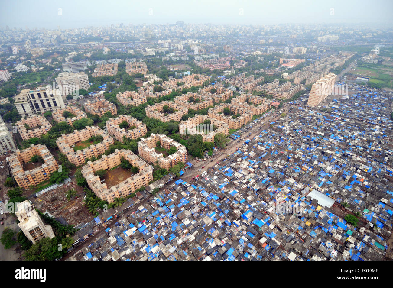 Vue aérienne de la colonie gouvernementale Bandra Khar Bombay Mumbai ...