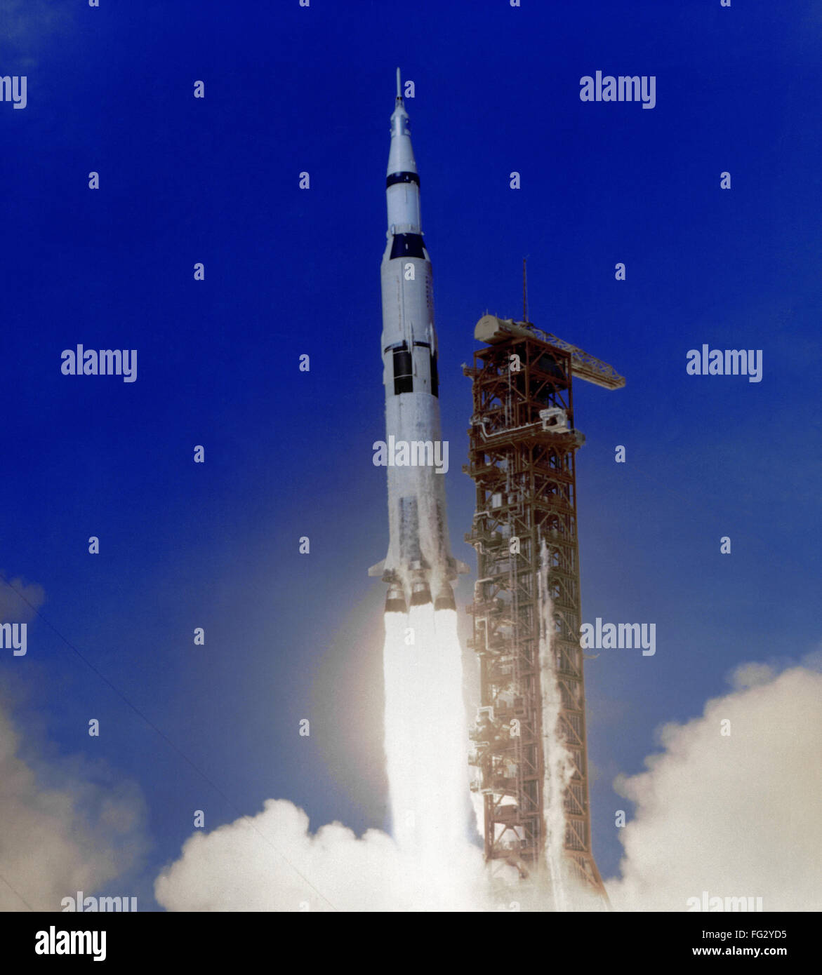 APOLLO 11 : Lancement, 1969. NLaunch /du vaisseau spatial Apollo 11 à bord de la fusée Saturn V ...